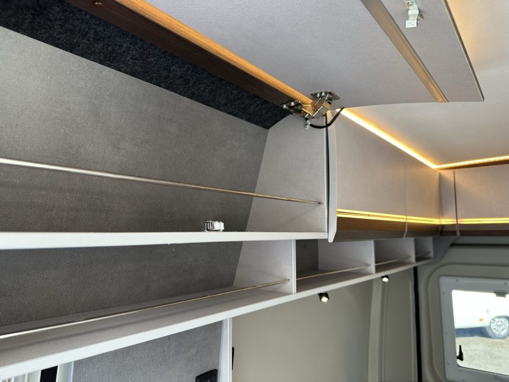 NEW GLOBECAR MOTORHOME SUMMIT SHINE 540 (AUTO) - Venture Caravans